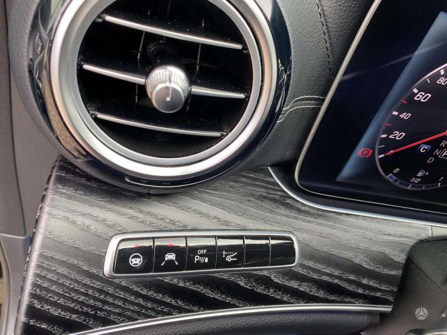 Black Mercedes-Benz E 350 2017 in Marijampole, with an engine capacity of 2.99 L and mileage of 240 thousand km for 19750 €, photo 22 on AUTOMOTO.COM.LV