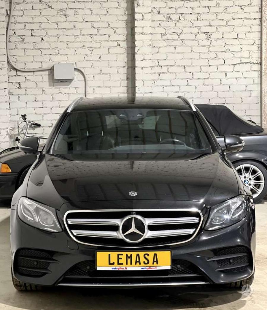 Black Mercedes-Benz E 350 2018 in Klaipeda, with an engine capacity of 2.99 L and mileage of 255 thousand km for 19999 €, photo 12 on AUTOMOTO.COM.LV