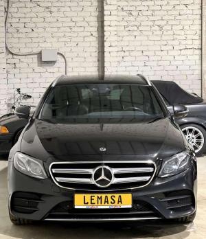 Black Mercedes-Benz E 350 2018 in Klaipeda, with an engine capacity of 2.99 L and mileage of 255 thousand km for 19999 €, photo 13 on AUTOMOTO.COM.LV