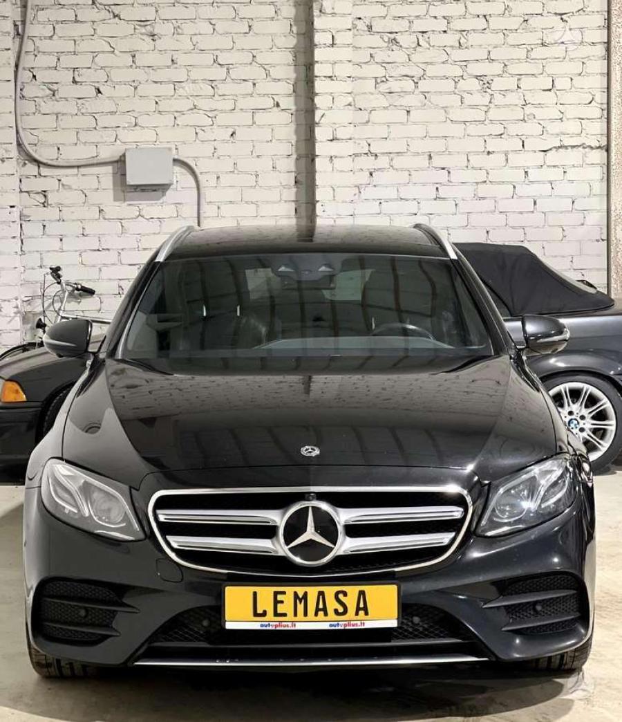 Black Mercedes-Benz E 350 2018 in Klaipeda, with an engine capacity of 2.99 L and mileage of 255 thousand km for 19999 €, photo 13 on AUTOMOTO.COM.LV