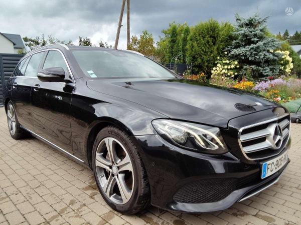 Black Mercedes-Benz E 350 2018 in Vilnius, with an engine capacity of 2.95 L and mileage of 251 thousand km for 16390 €, photo 3 on AUTOMOTO.COM.LV