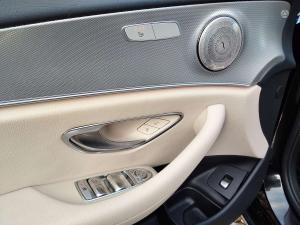 Black Mercedes-Benz E 350 2018 in Vilnius, with an engine capacity of 2.95 L and mileage of 251 thousand km for 16390 €, photo 19 on AUTOMOTO.COM.LV