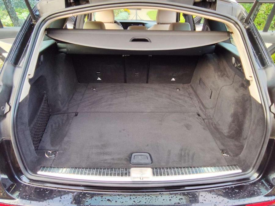 Black Mercedes-Benz E 350 2018 in Vilnius, with an engine capacity of 2.95 L and mileage of 251 thousand km for 16390 €, photo 20 on AUTOMOTO.COM.LV