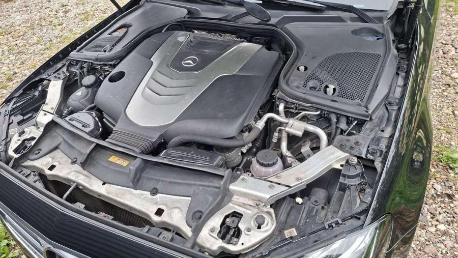 Black Mercedes-Benz E 350 2018 in Vilnius, with an engine capacity of 2.95 L and mileage of 251 thousand km for 16390 €, photo 24 on AUTOMOTO.COM.LV