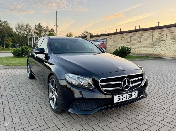 Black Mercedes-Benz E 350 2018 in Alytus, with an engine capacity of 2.99 L and mileage of 139 thousand km for 23550 €, photo 4 on AUTOMOTO.COM.LV