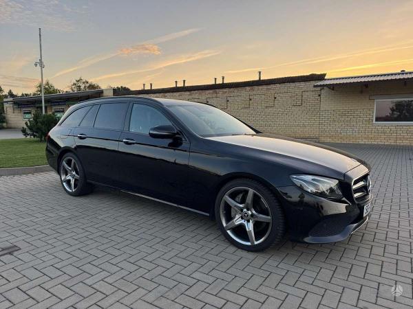 Black Mercedes-Benz E 350 2018 in Alytus, with an engine capacity of 2.99 L and mileage of 139 thousand km for 23550 €, photo 5 on AUTOMOTO.COM.LV