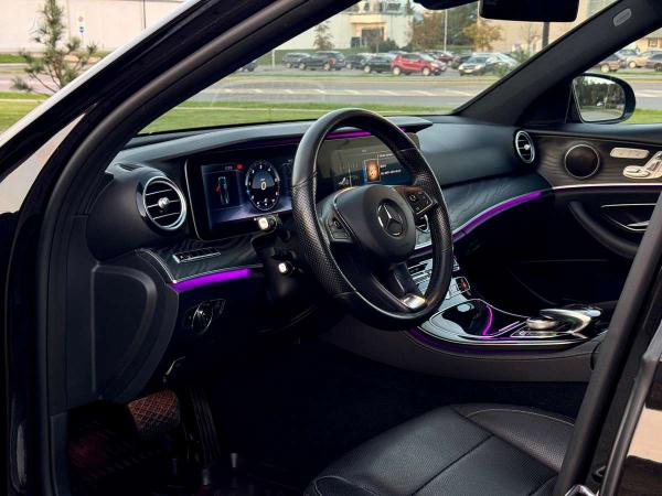 Black Mercedes-Benz E 350 2018 in Alytus, with an engine capacity of 2.99 L and mileage of 139 thousand km for 23550 €, photo 10 on AUTOMOTO.COM.LV