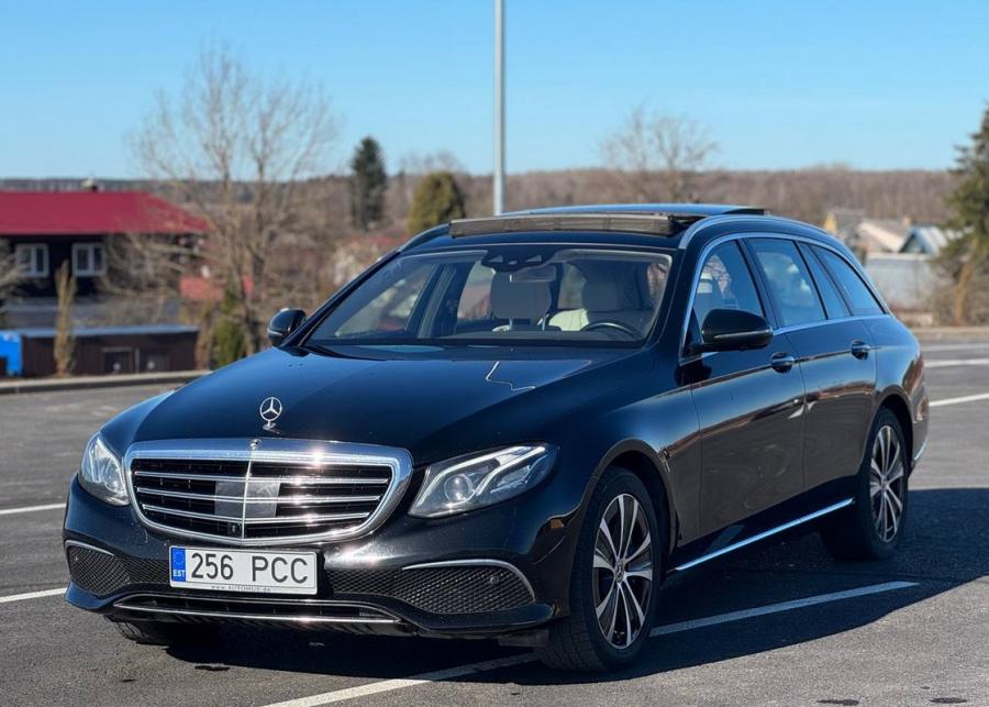 Melns Mercedes-Benz E 350 2020 Narva, ar dzinēja tilpumu 3.00 L un nobraukumu 226 tūkst. km par 26990 €, foto 1 vietnē AUTOMOTO.COM.LV