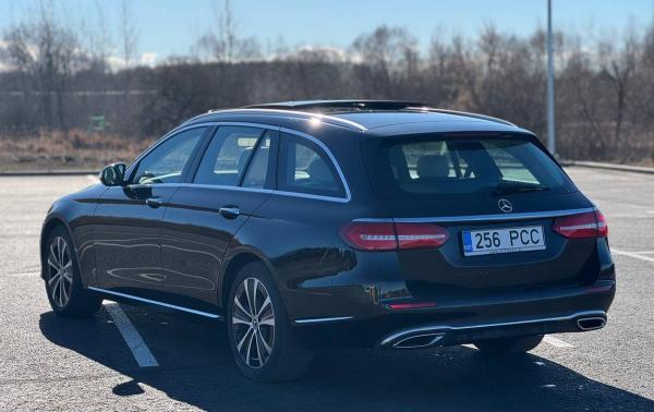 Black Mercedes-Benz E 350 2020 in Narva, with an engine capacity of 3.00 L and mileage of 226 thousand km for 26990 €, photo 5 on AUTOMOTO.COM.LV