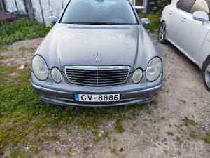 Blue Mercedes-Benz E 350 2005 in Jelgava, with an engine capacity of 3.50 L and mileage of 360 thousand km for 1200 €, photo 3 on AUTOMOTO.COM.LV