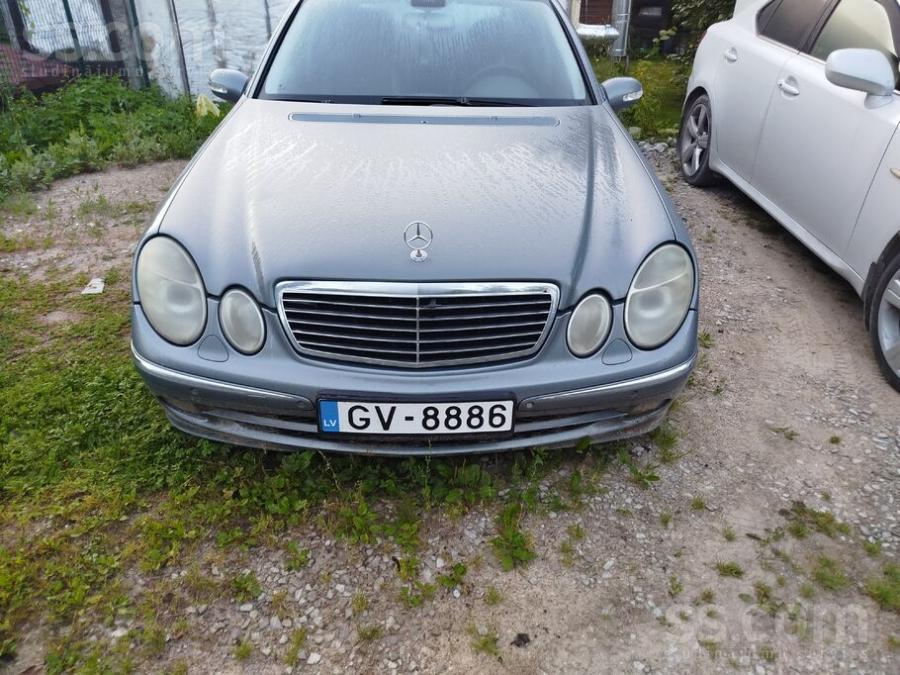 Blue Mercedes-Benz E 350 2005 in Jelgava, with an engine capacity of 3.50 L and mileage of 360 thousand km for 1200 €, photo 3 on AUTOMOTO.COM.LV