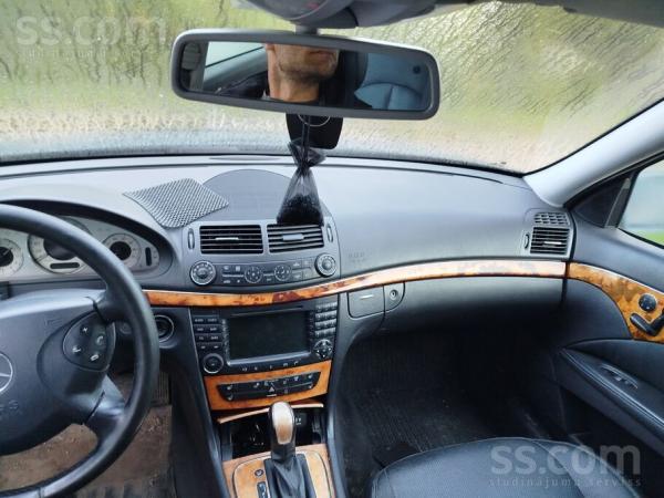 Zils Mercedes-Benz E 350 2005 Jelgava, ar dzinēja tilpumu 3.50 L un nobraukumu 360 tūkst. km par 1200 €, foto 4 vietnē AUTOMOTO.COM.LV