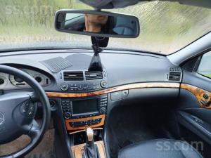 Blue Mercedes-Benz E 350 2005 in Jelgava, with an engine capacity of 3.50 L and mileage of 360 thousand km for 1200 €, photo 5 on AUTOMOTO.COM.LV