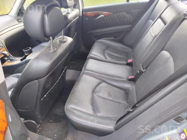 Zils Mercedes-Benz E 350 2005 Jelgava, ar dzinēja tilpumu 3.50 L un nobraukumu 360 tūkst. km par 1200 €, foto 5 vietnē AUTOMOTO.COM.LV