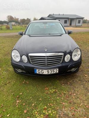 Zils Mercedes-Benz E 350 2006 Rīga, ar dzinēja tilpumu 3.50 L un nobraukumu 265 tūkst. km par 1850 €, foto  vietnē AUTOMOTO.COM.LV
