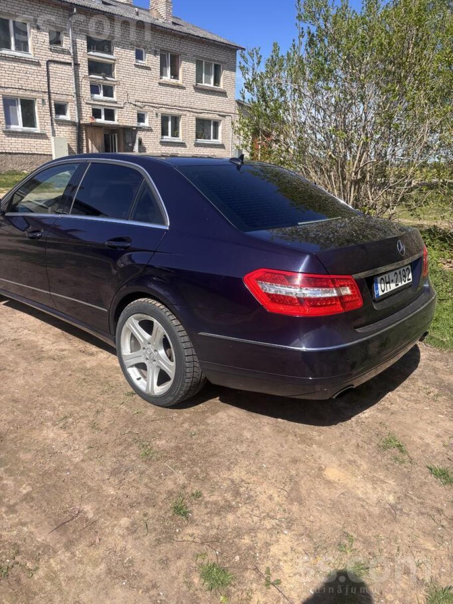 Синий Мерседес E 350 2009 в Бауска, объемом двигателя 3.00 л и пробегом 346 тыс. км за 6200 €, фото 3 на AUTOMOTO.COM.LV