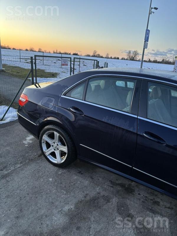 Zils Mercedes-Benz E 350 2009 Bauska, ar dzinēja tilpumu 3.00 L un nobraukumu 340 tūkst. km par 6200 €, foto 3 vietnē AUTOMOTO.COM.LV