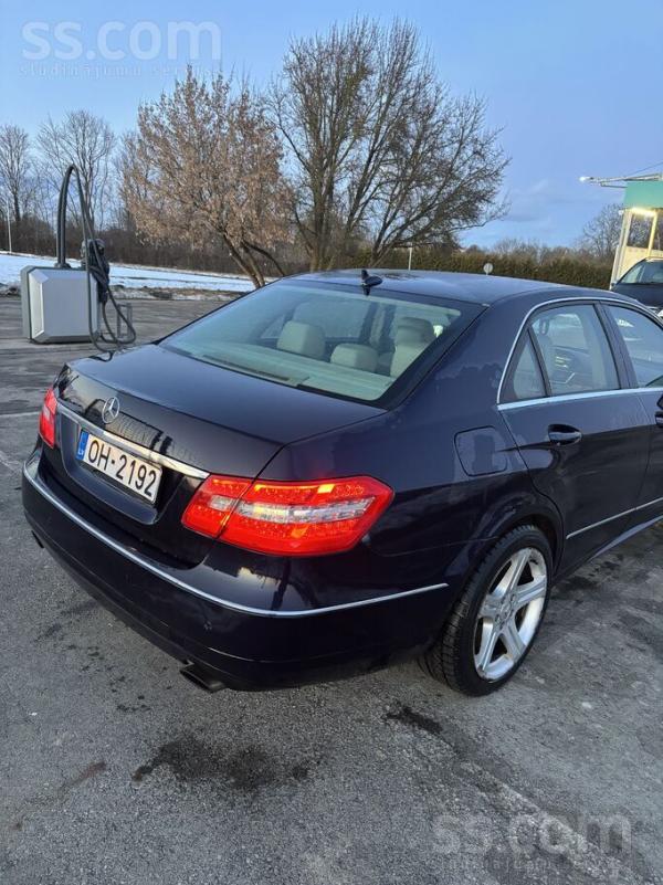 Zils Mercedes-Benz E 350 2009 Bauska, ar dzinēja tilpumu 3.00 L un nobraukumu 340 tūkst. km par 6200 €, foto 4 vietnē AUTOMOTO.COM.LV