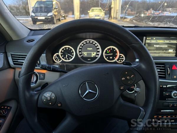 Zils Mercedes-Benz E 350 2009 Bauska, ar dzinēja tilpumu 3.00 L un nobraukumu 340 tūkst. km par 6200 €, foto 9 vietnē AUTOMOTO.COM.LV
