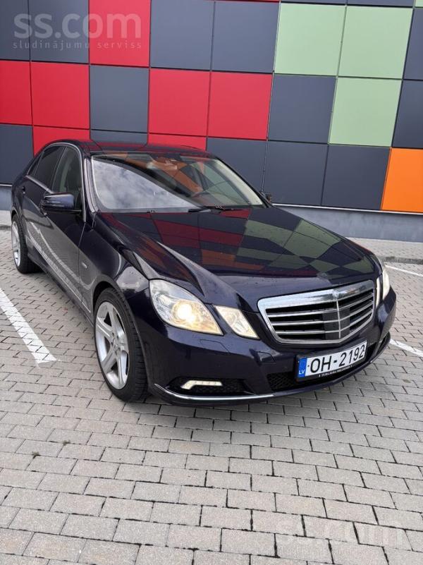 Синий Мерседес E 350 2009 в Бауска, объемом двигателя 3.00 л и пробегом 356 тыс. км за 6000 €, фото 2 на AUTOMOTO.COM.LV
