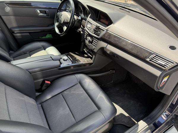 Blue Mercedes-Benz E 350 2009 in Vilnius, with an engine capacity of 2.99 L and mileage of 319 thousand km for 8500 €, photo 1 on AUTOMOTO.COM.LV