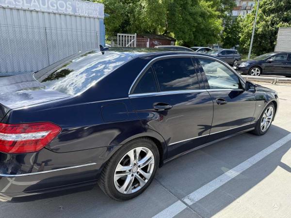Blue Mercedes-Benz E 350 2009 in Vilnius, with an engine capacity of 2.99 L and mileage of 319 thousand km for 8500 €, photo 2 on AUTOMOTO.COM.LV