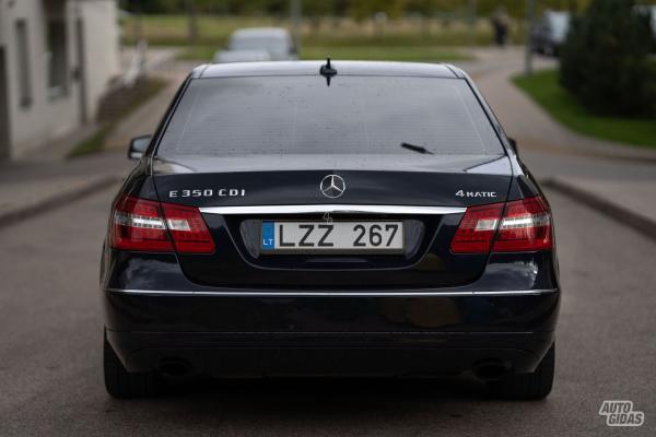 Blue Mercedes-Benz E 350 2010 in Vilnius, with an engine capacity of 3.00 L and mileage of 399 thousand km for 8000 €, photo 2 on AUTOMOTO.COM.LV
