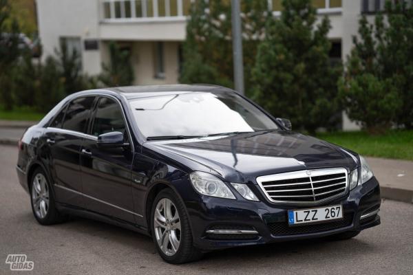 Blue Mercedes-Benz E 350 2010 in Vilnius, with an engine capacity of 3.00 L and mileage of 399 thousand km for 8000 €, photo 4 on AUTOMOTO.COM.LV