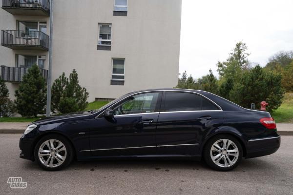 Blue Mercedes-Benz E 350 2010 in Vilnius, with an engine capacity of 3.00 L and mileage of 399 thousand km for 8000 €, photo 7 on AUTOMOTO.COM.LV