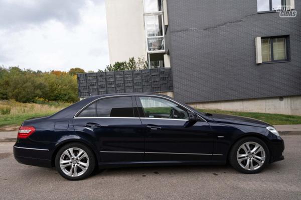 Blue Mercedes-Benz E 350 2010 in Vilnius, with an engine capacity of 3.00 L and mileage of 399 thousand km for 8000 €, photo 8 on AUTOMOTO.COM.LV