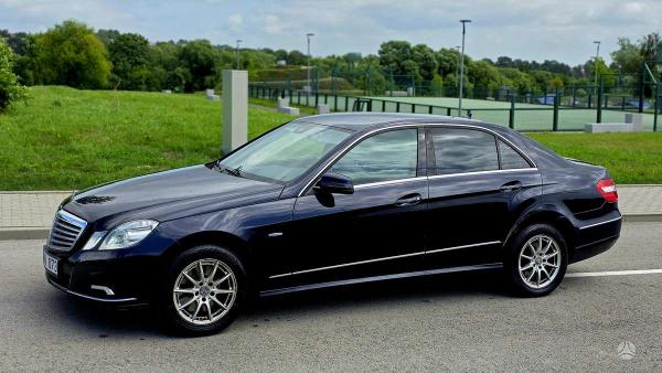 Blue Mercedes-Benz E 350 2010 in Siauliai, with an engine capacity of 2.99 L and mileage of 262 thousand km for 5900 €, photo 2 on AUTOMOTO.COM.LV