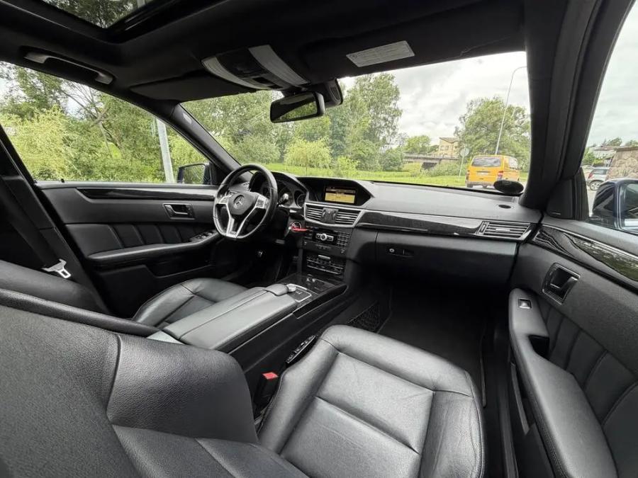 Blue Mercedes-Benz E 350 2011 in Rezekne, with an engine capacity of 3.00 L and mileage of 295 thousand km for 9490 €, photo 9 on AUTOMOTO.COM.LV