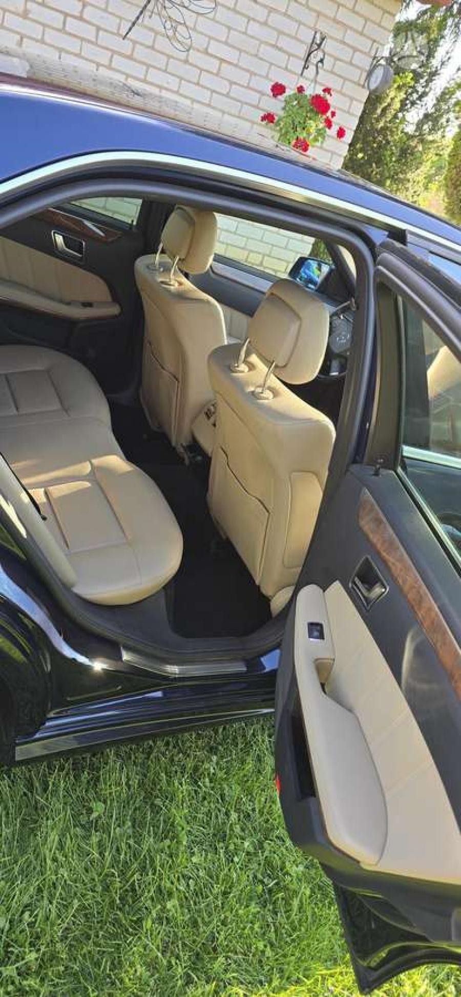 Zils Mercedes-Benz E 350 2012 Kėdainiai, ar dzinēja tilpumu 3.50 L un nobraukumu 211 tūkst. km par 9200 €, foto 15 vietnē AUTOMOTO.COM.LV