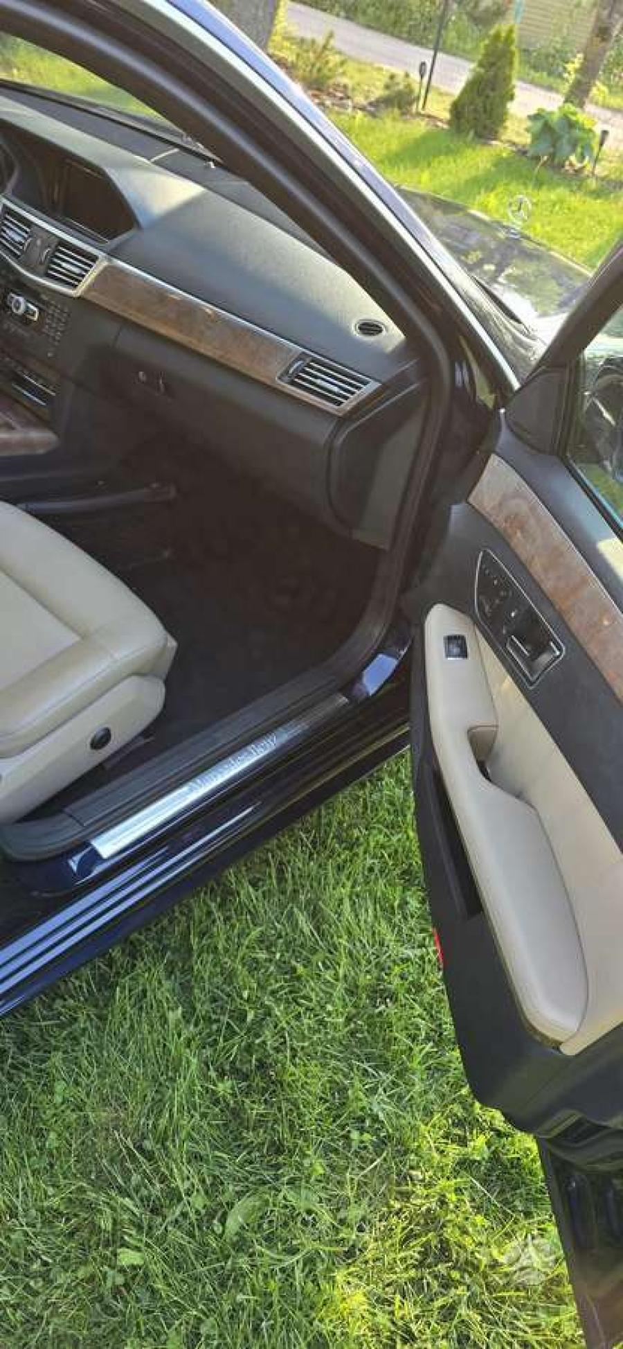 Zils Mercedes-Benz E 350 2012 Kėdainiai, ar dzinēja tilpumu 3.50 L un nobraukumu 211 tūkst. km par 9200 €, foto 17 vietnē AUTOMOTO.COM.LV