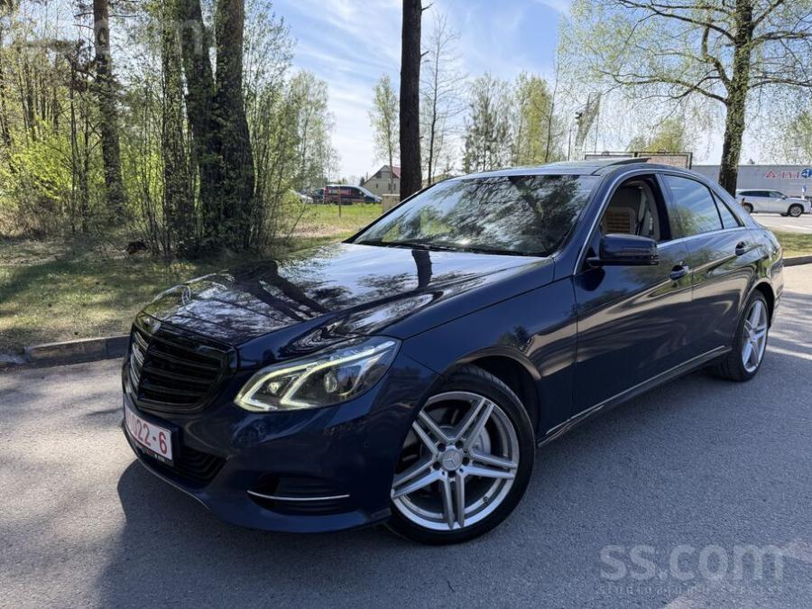 Blue Mercedes-Benz E 350 2013 in Riga, with an engine capacity of 3.00 L and mileage of 283 thousand km for 9998 €, photo 3 on AUTOMOTO.COM.LV
