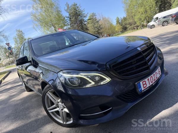 Zils Mercedes-Benz E 350 2013 Rīga, ar dzinēja tilpumu 3.00 L un nobraukumu 283 tūkst. km par 9998 €, foto 5 vietnē AUTOMOTO.COM.LV