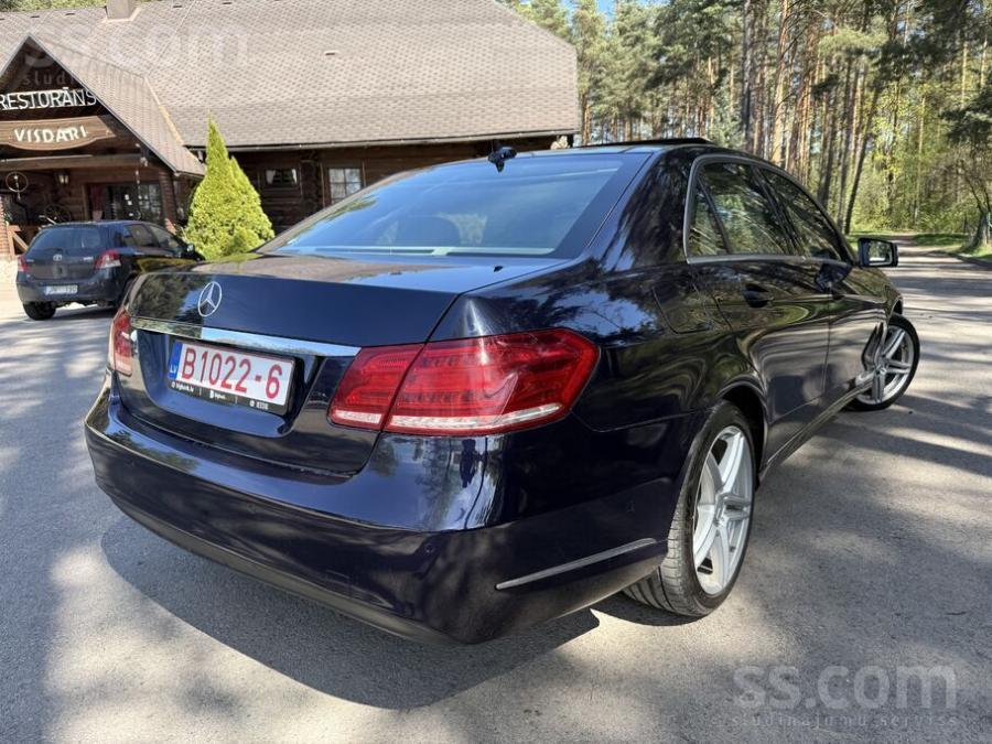 Blue Mercedes-Benz E 350 2013 in Riga, with an engine capacity of 3.00 L and mileage of 283 thousand km for 9998 €, photo 8 on AUTOMOTO.COM.LV