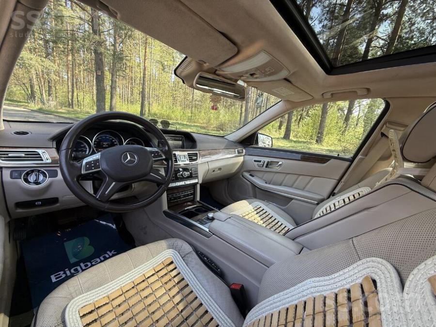 Blue Mercedes-Benz E 350 2013 in Riga, with an engine capacity of 3.00 L and mileage of 283 thousand km for 9998 €, photo 26 on AUTOMOTO.COM.LV