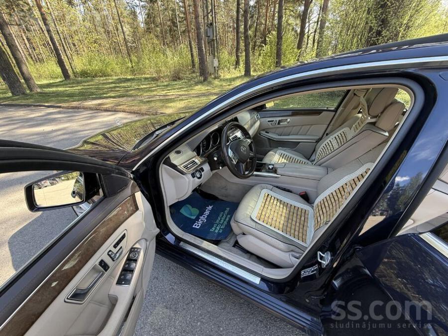 Blue Mercedes-Benz E 350 2013 in Riga, with an engine capacity of 3.00 L and mileage of 283 thousand km for 9998 €, photo 35 on AUTOMOTO.COM.LV
