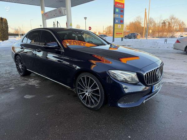 Zils Mercedes-Benz E 350 2016 Tauragė, ar dzinēja tilpumu 2.99 L un nobraukumu 240 tūkst. km par 19000 €, foto 3 vietnē AUTOMOTO.COM.LV