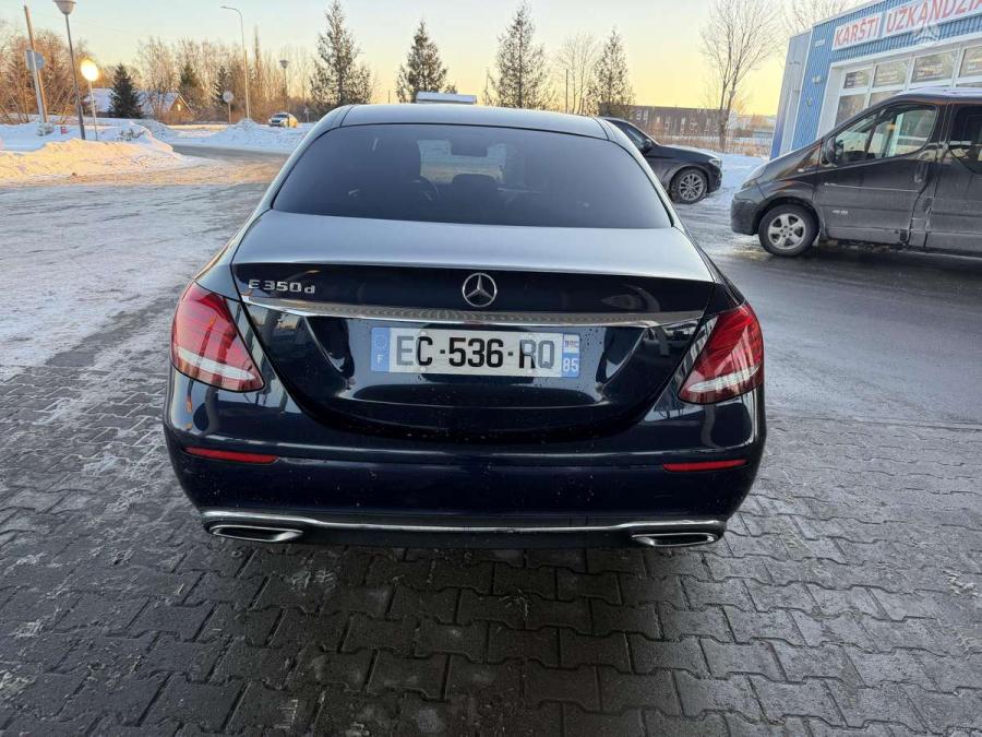 Zils Mercedes-Benz E 350 2016 Tauragė, ar dzinēja tilpumu 2.99 L un nobraukumu 240 tūkst. km par 19000 €, foto 5 vietnē AUTOMOTO.COM.LV