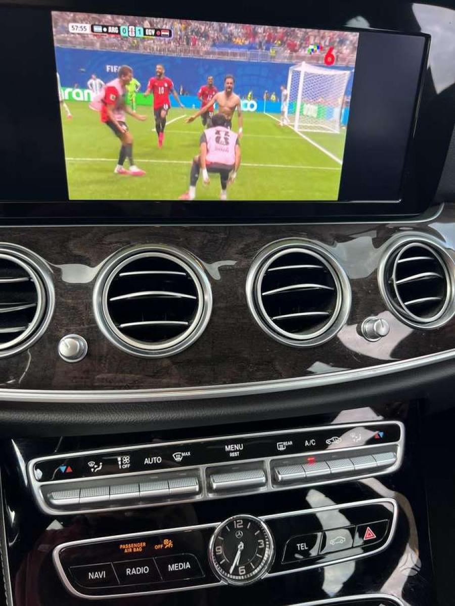Zils Mercedes-Benz E 350 2016 Kauņa, ar dzinēja tilpumu 2.99 L un nobraukumu 149 tūkst. km par 15750 €, foto 38 vietnē AUTOMOTO.COM.LV