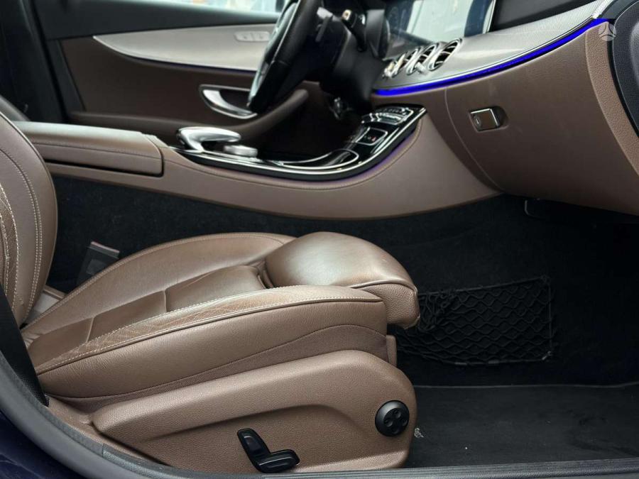 Blue Mercedes-Benz E 350 2016 in Vilnius, with an engine capacity of 1.99 L and mileage of 153 thousand km for 21999 €, photo 19 on AUTOMOTO.COM.LV