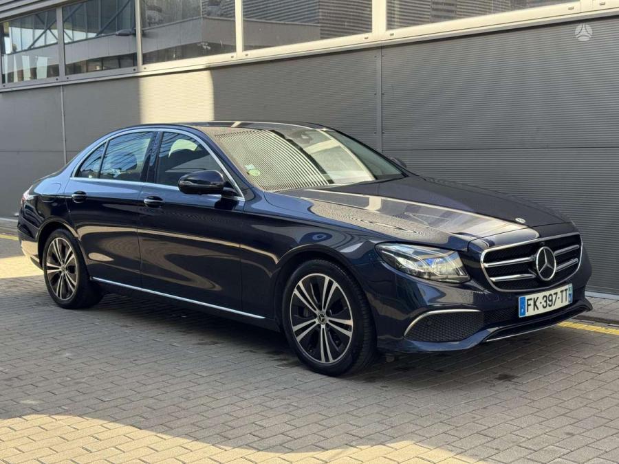 Синий Мерседес E 350 2019 в Вильнюс, объемом двигателя 2.93 л и пробегом 244 тыс. км за 16900 €, фото 3 на AUTOMOTO.COM.LV