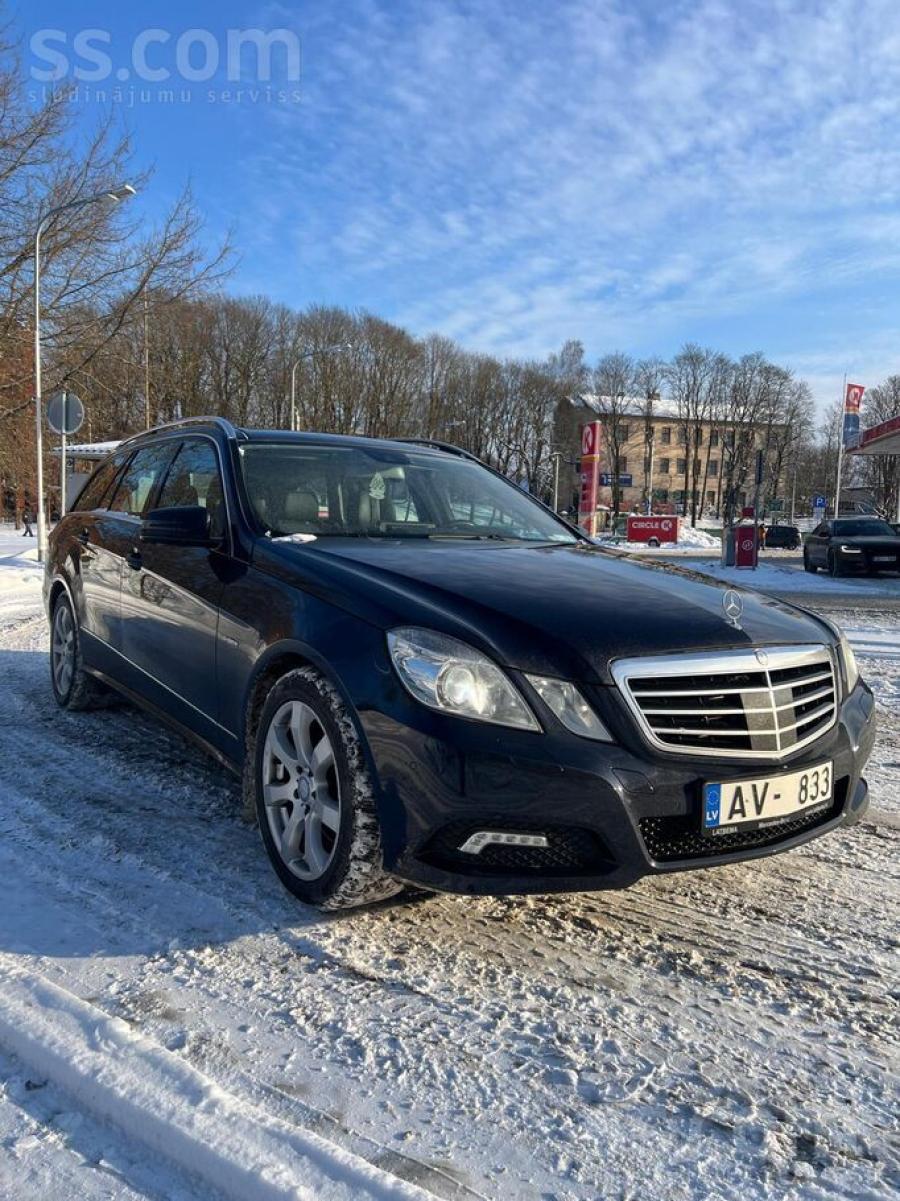 Blue Mercedes-Benz E 350 2010 in Riga, with an engine capacity of 3.00 L and mileage of 345 thousand km for 9500 €, photo 2 on AUTOMOTO.COM.LV