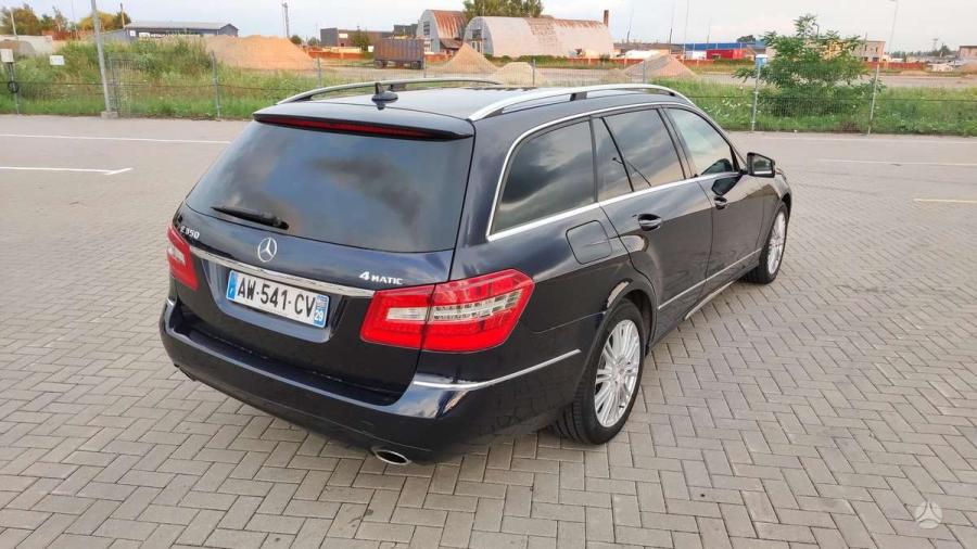 Blue Mercedes-Benz E 350 2010 in Taurage, with an engine capacity of 3.50 L and mileage of 335 thousand km for 6800 €, photo 5 on AUTOMOTO.COM.LV