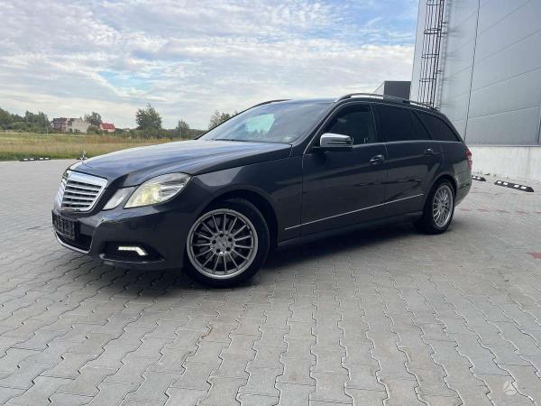 Мерседес E 350 2010 в Шяуляй на AUTOMOTO.COM.LV Синий Мерседес E 350 2010 в Шяуляй, объемом двигателя 2.99 л и пробегом 225 тыс. км за 5750 €, фото 3 на AUTOMOTO.COM.LV