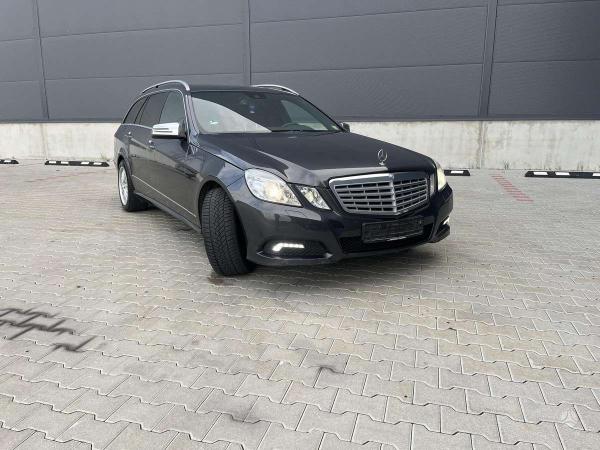 Мерседес E 350 2010 в Шяуляй на AUTOMOTO.COM.LV Синий Мерседес E 350 2010 в Шяуляй, объемом двигателя 2.99 л и пробегом 225 тыс. км за 5750 €, фото 4 на AUTOMOTO.COM.LV