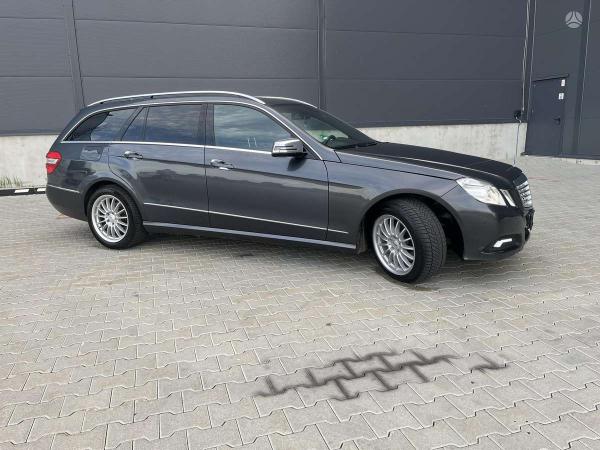 Мерседес E 350 2010 в Шяуляй на AUTOMOTO.COM.LV Синий Мерседес E 350 2010 в Шяуляй, объемом двигателя 2.99 л и пробегом 225 тыс. км за 5750 €, фото 5 на AUTOMOTO.COM.LV