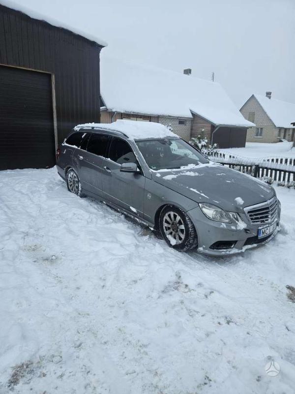 Blue Mercedes-Benz E 350 2011 in Sirvintos, with an engine capacity of 2.99 L and mileage of 400 thousand km for 4600 €, photo 2 on AUTOMOTO.COM.LV